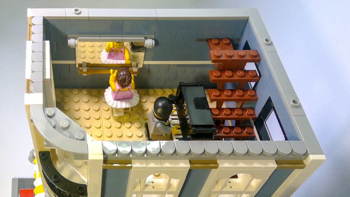 Review: #10255 Assembly Square - BRICK ARCHITECT