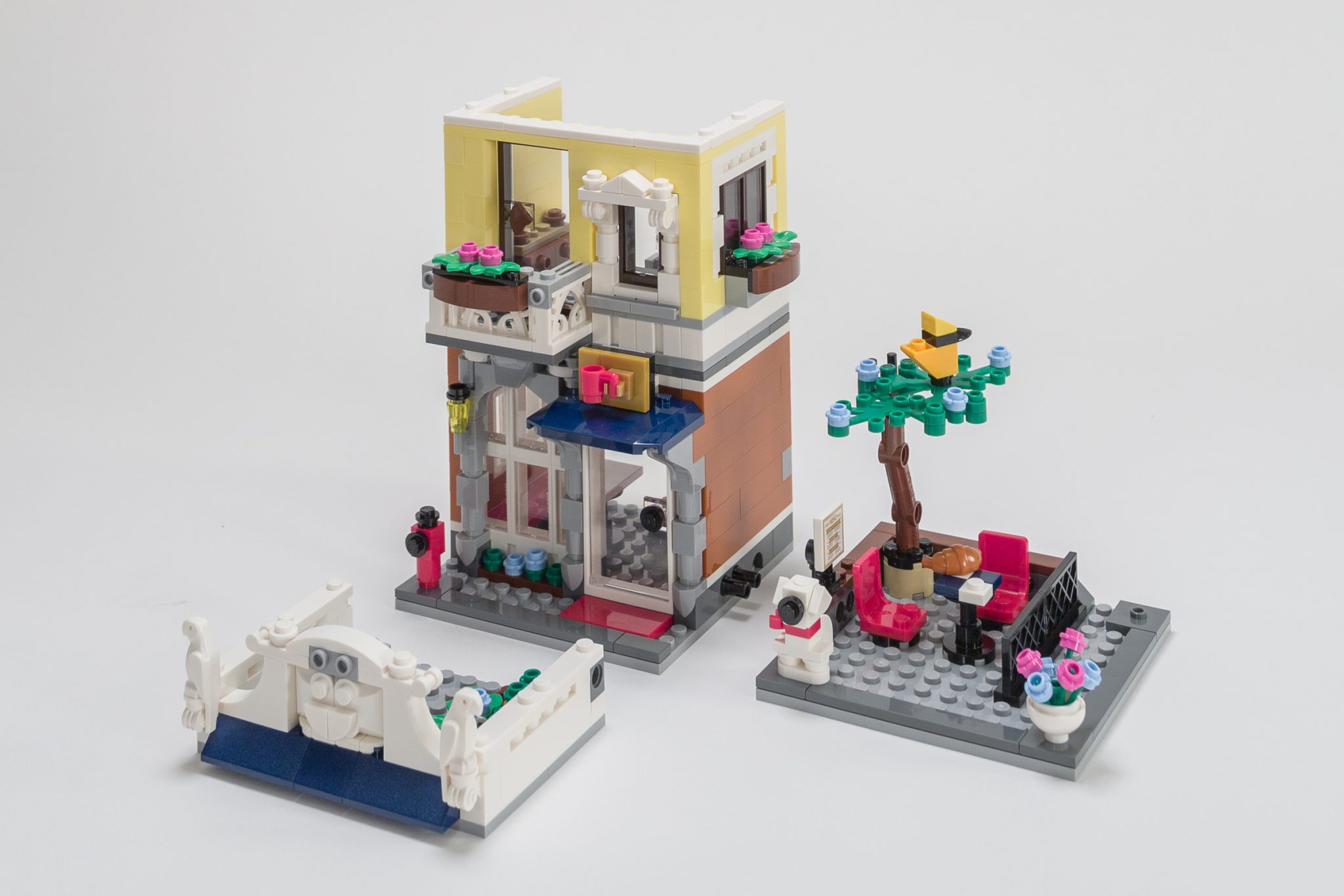 Review: #31097 Townhouse Pet Shop & Café - BRICK ARCHITECT