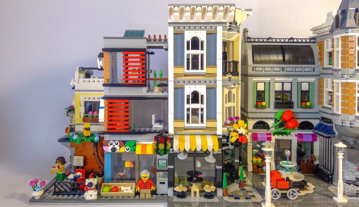 Review: #31097 Townhouse Pet Shop & Café - BRICK ARCHITECT
