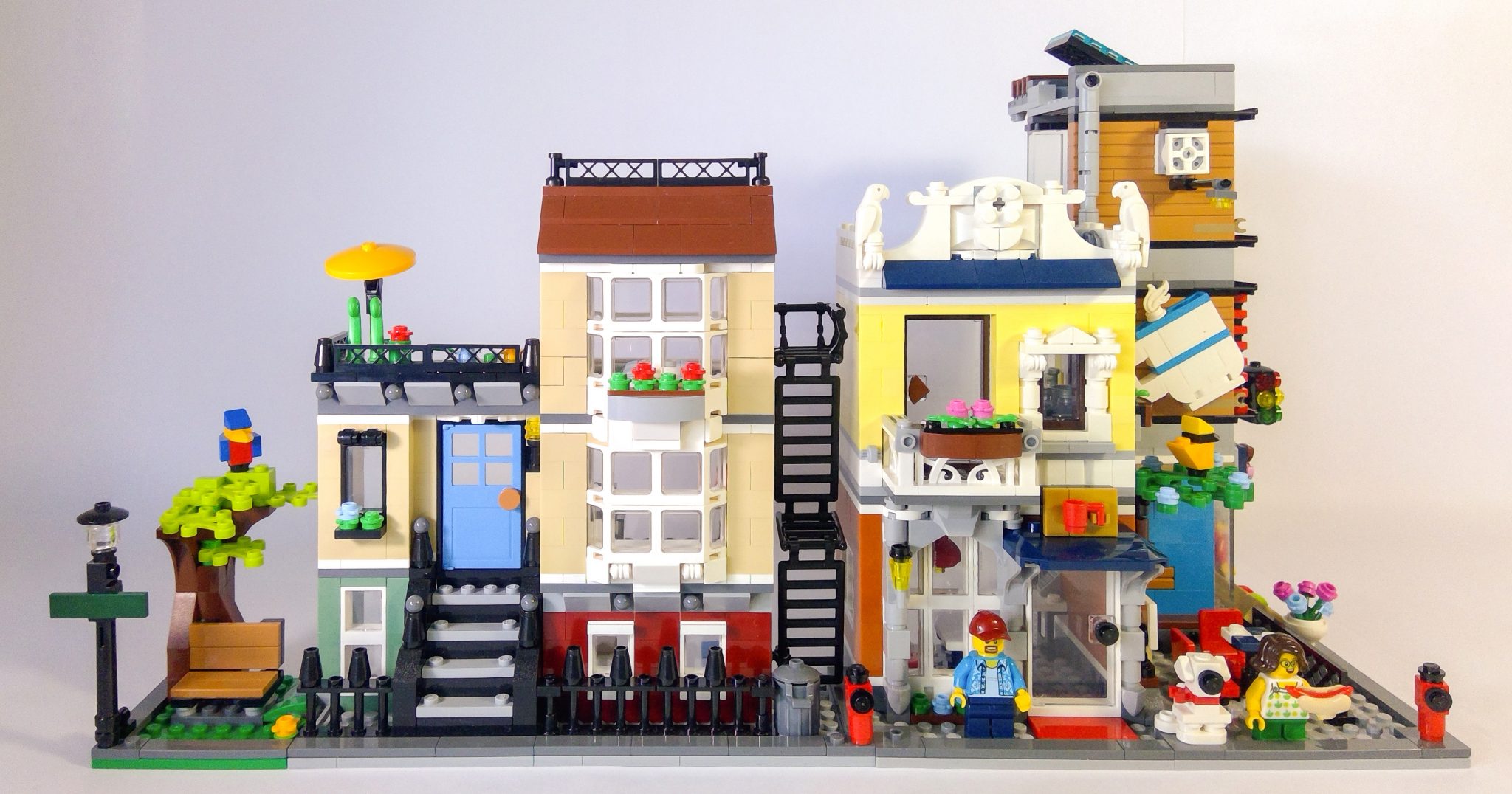 Review: #31097 Townhouse Pet Shop & Café - BRICK ARCHITECT