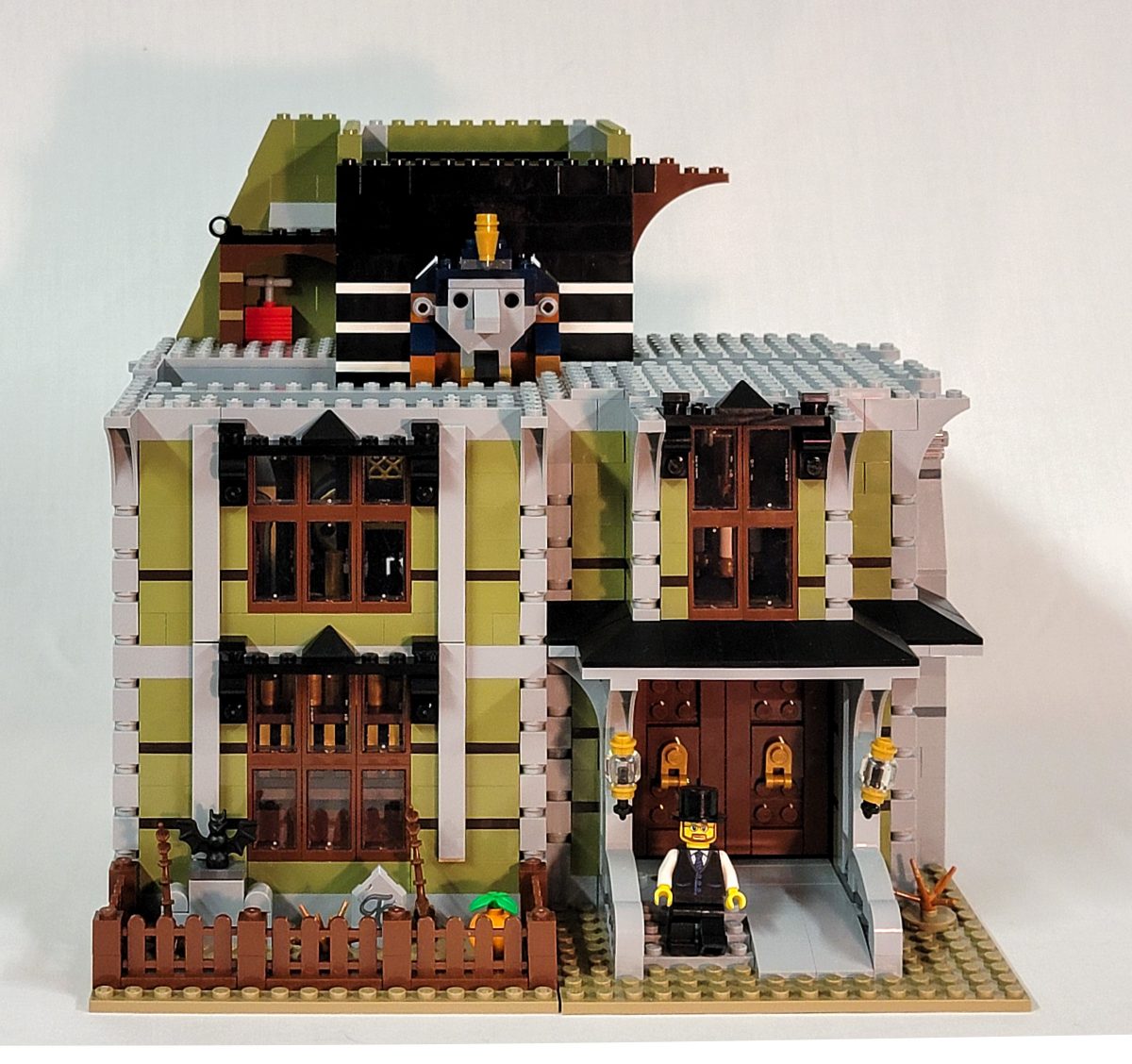 Review: #10273 Haunted House - BRICK ARCHITECT