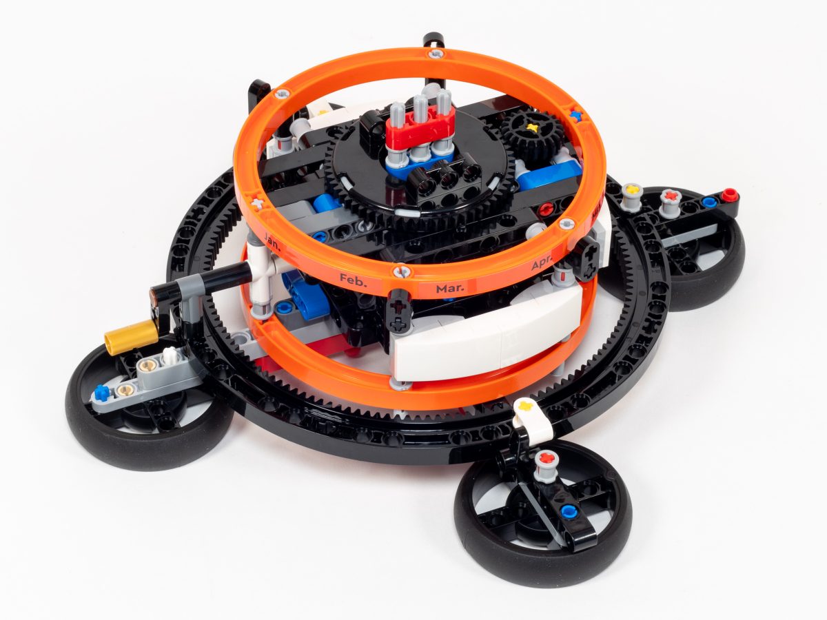 Review: #42179 Planet Earth and Moon in Orbit (LEGO Technic) - BRICK ...
